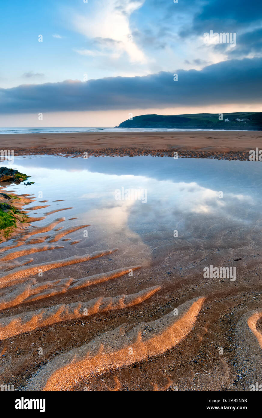 Crowded beach, early morning, North Devon, UK Stock Photo - Alamy