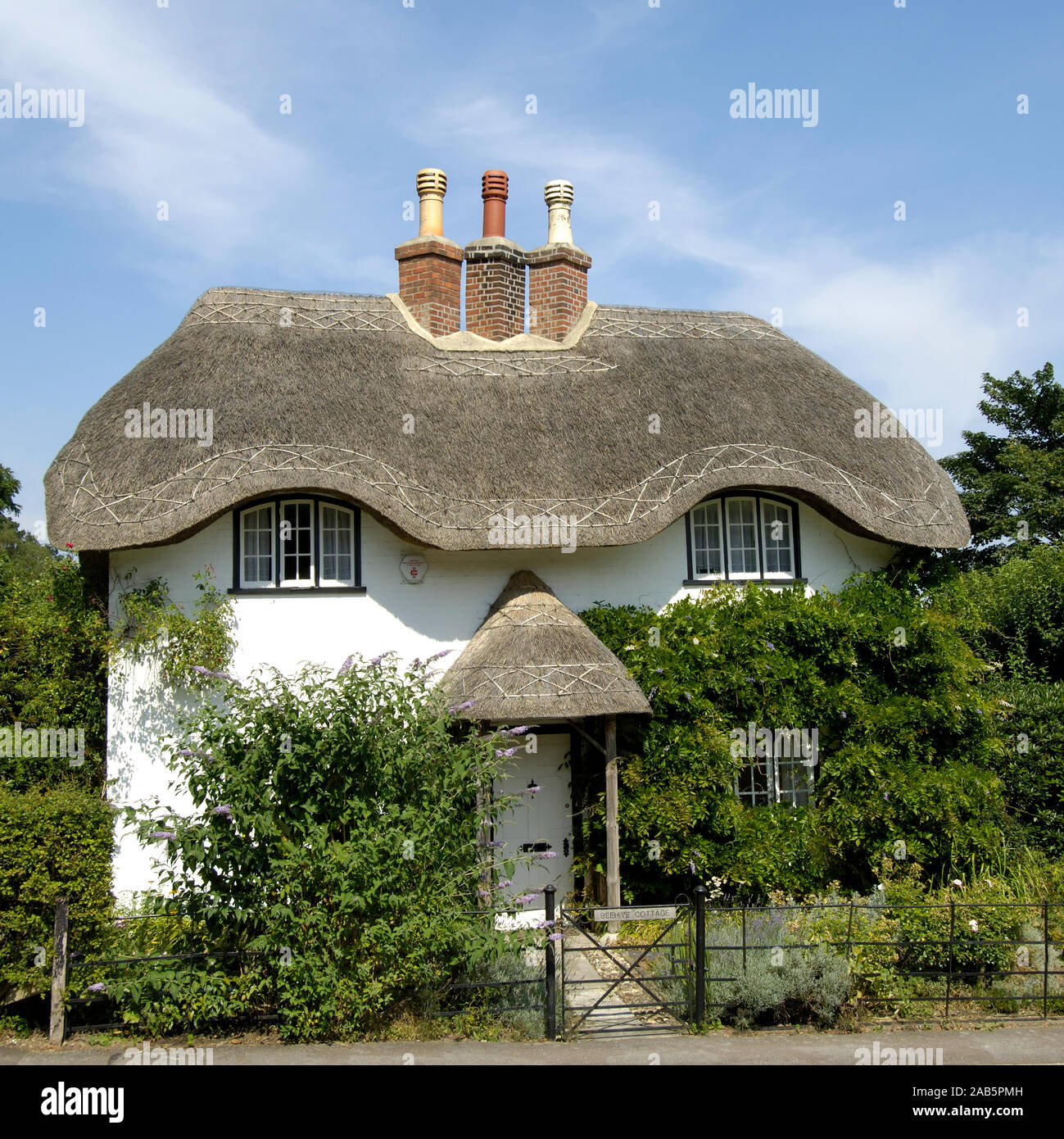 Beehive cottage hi-res stock photography and images - Alamy