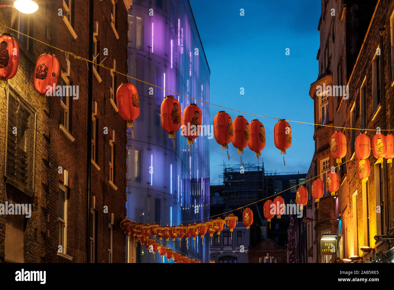 Traditional street lanterns hi-res stock photography and images - Alamy