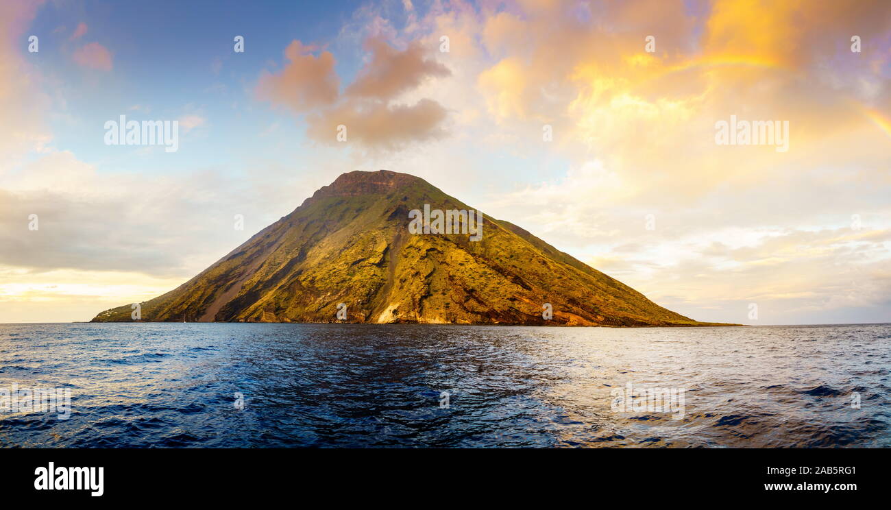Stromboli island hi-res stock photography and images - Alamy