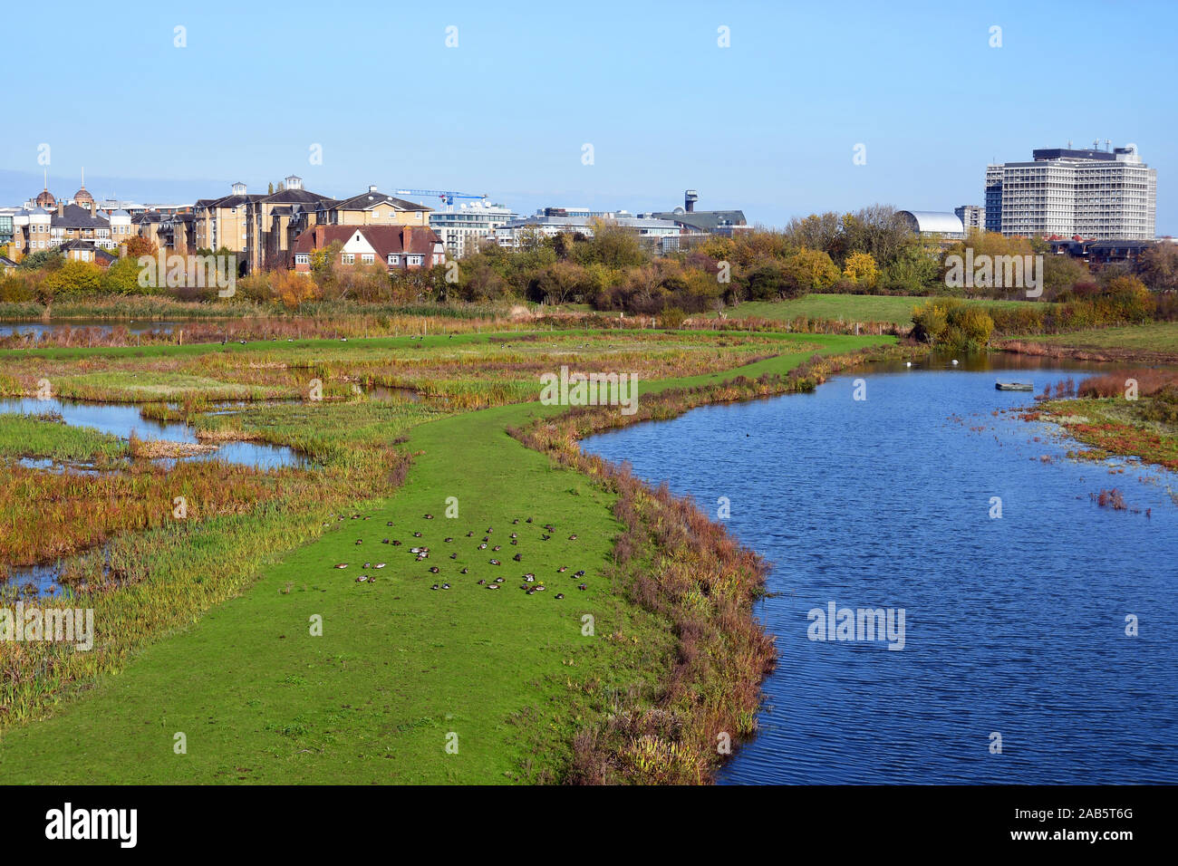 WWT London Wetland Centre, Queen Elizabeth's Walk, London, SW13, UK ...