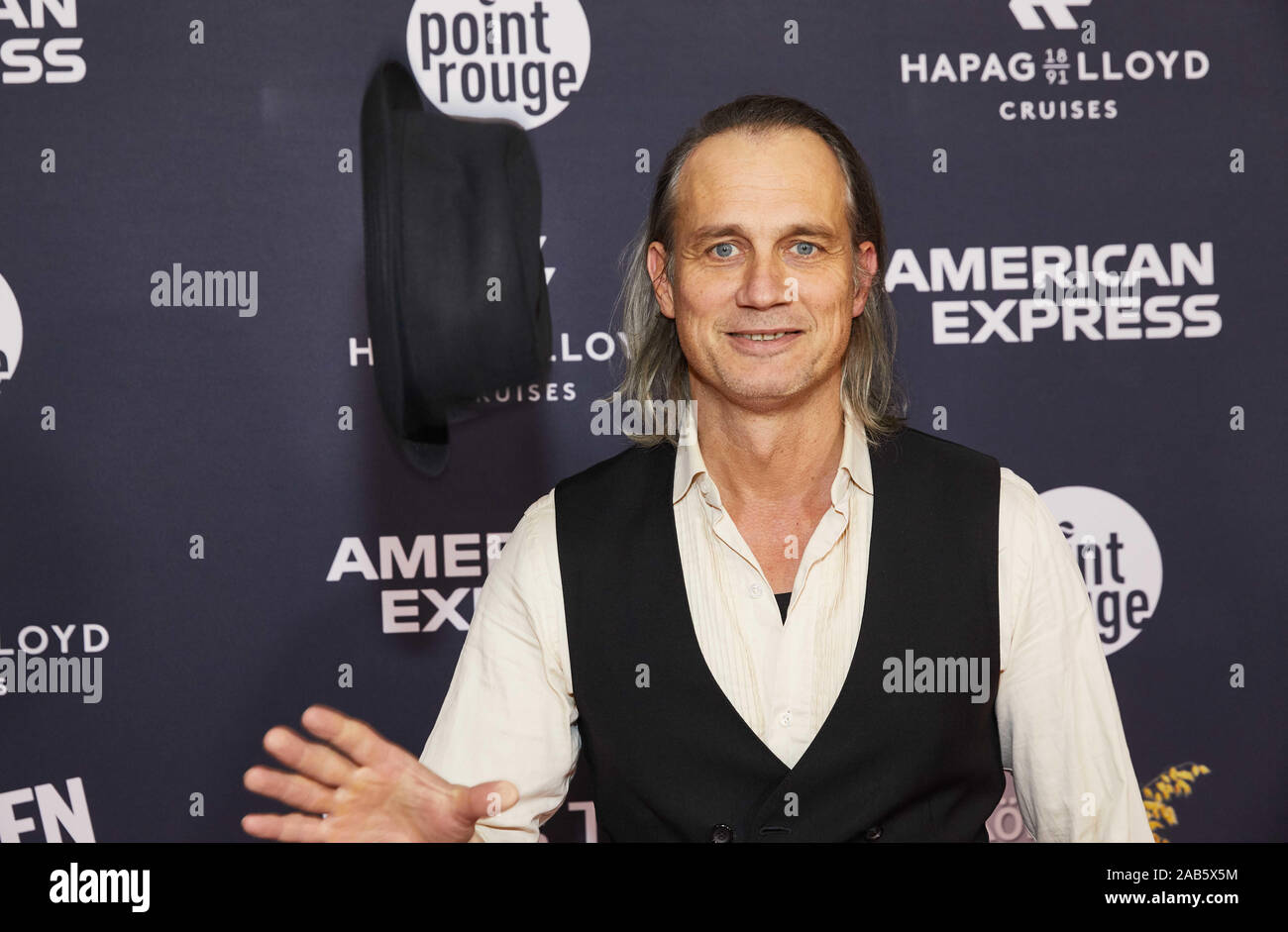 Hamburg, Germany. 25th Nov, 2019. Ralf Bauer, actor, comes to the hotel "Atlantic" for 20 years ...