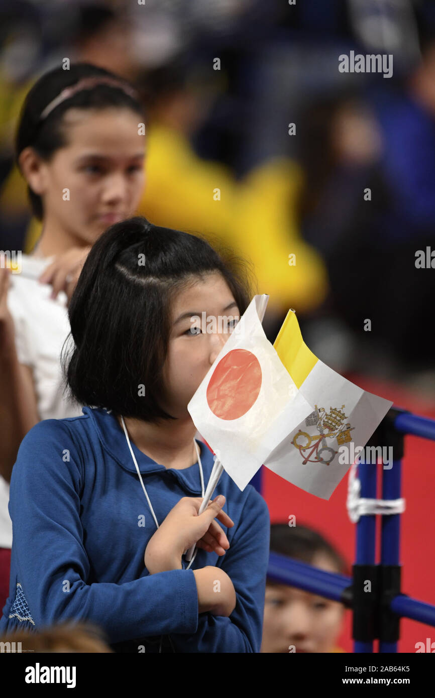 Tokyo, Japan. 25th Nov, 2019. A girl holds a Japanese flag and a ...