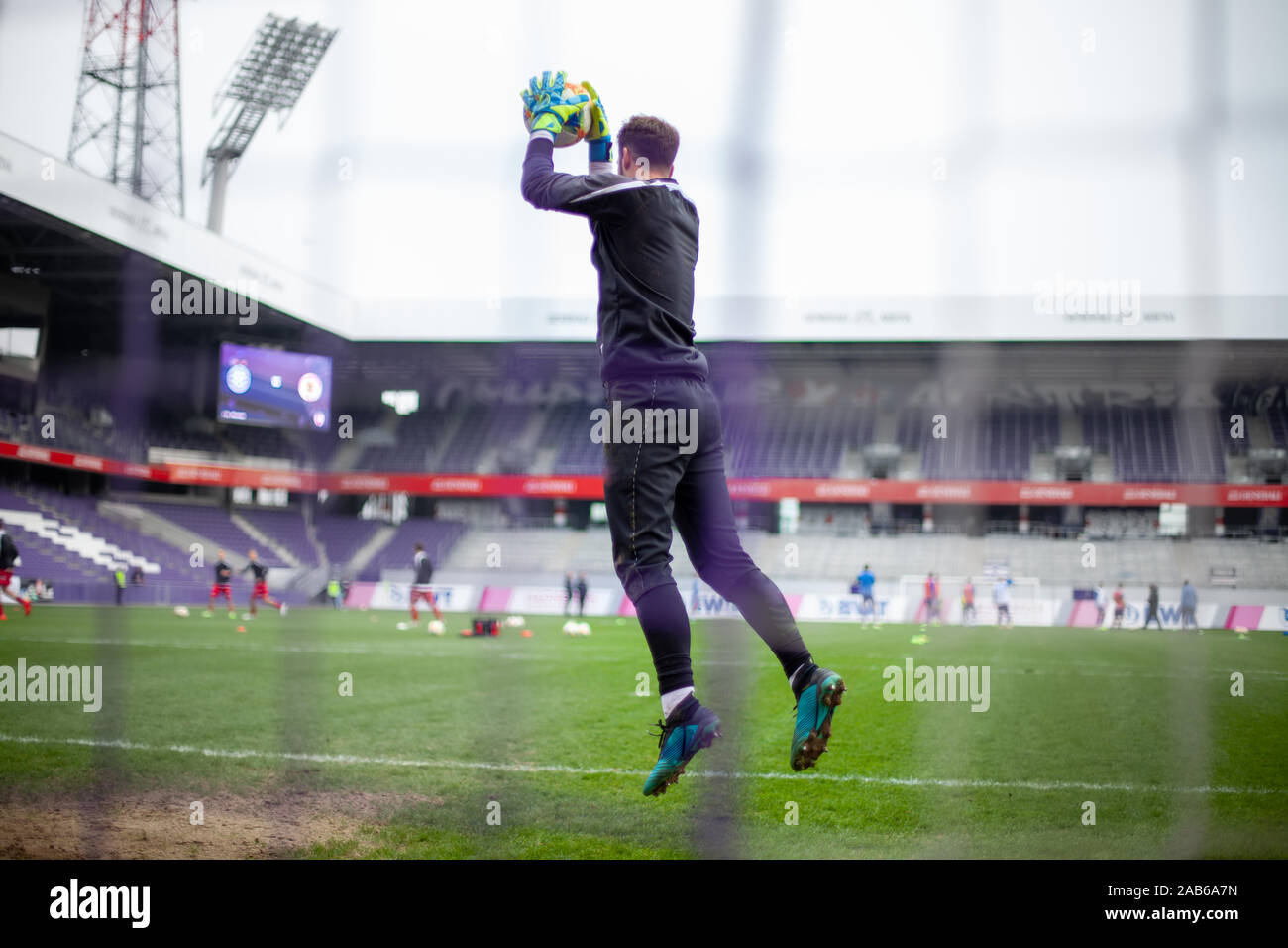 Football catch hi-res stock photography and images - Alamy