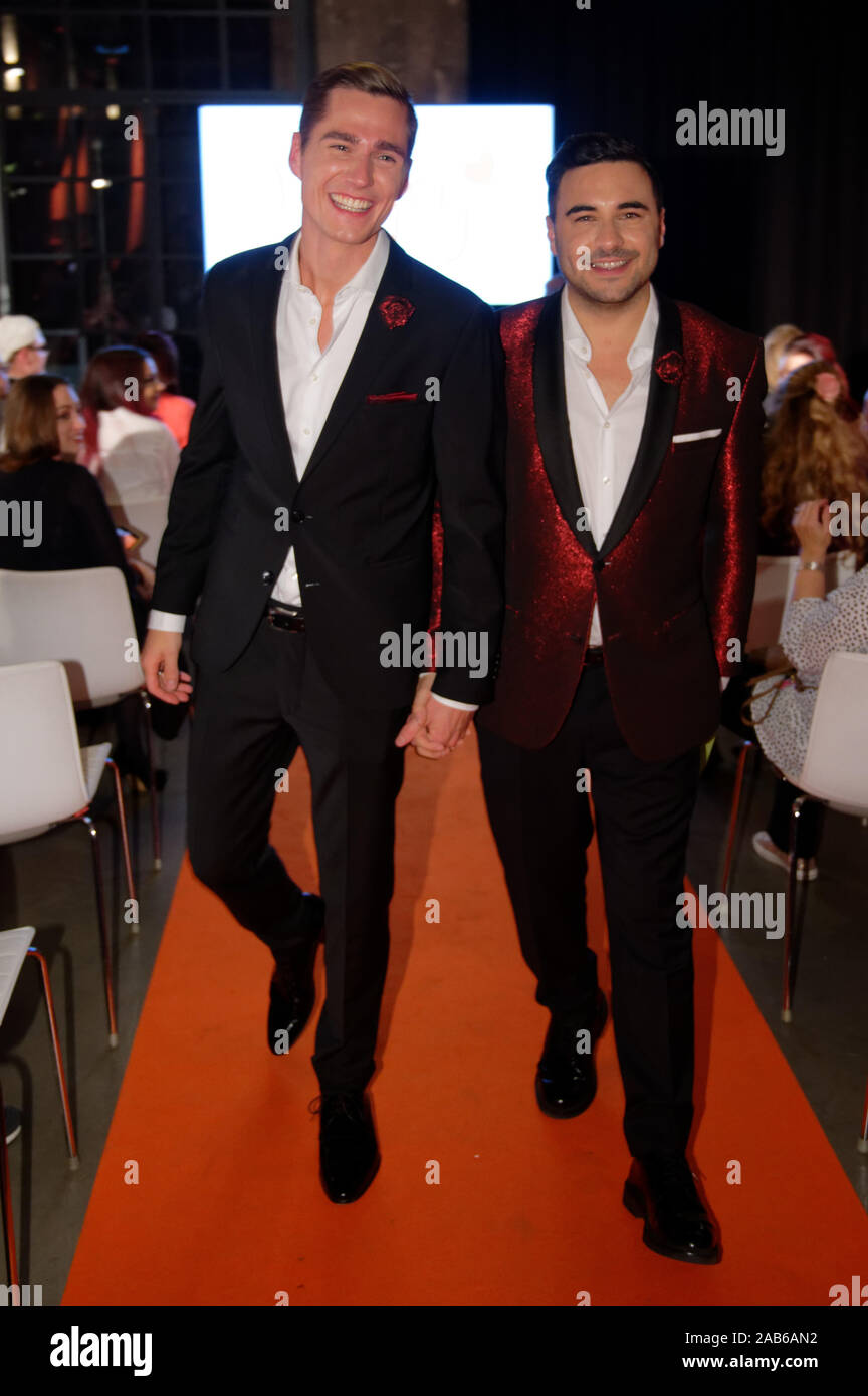 Cologne, Germany. 25th Nov, 2019. The actors Timothy Boldt (Richard ...