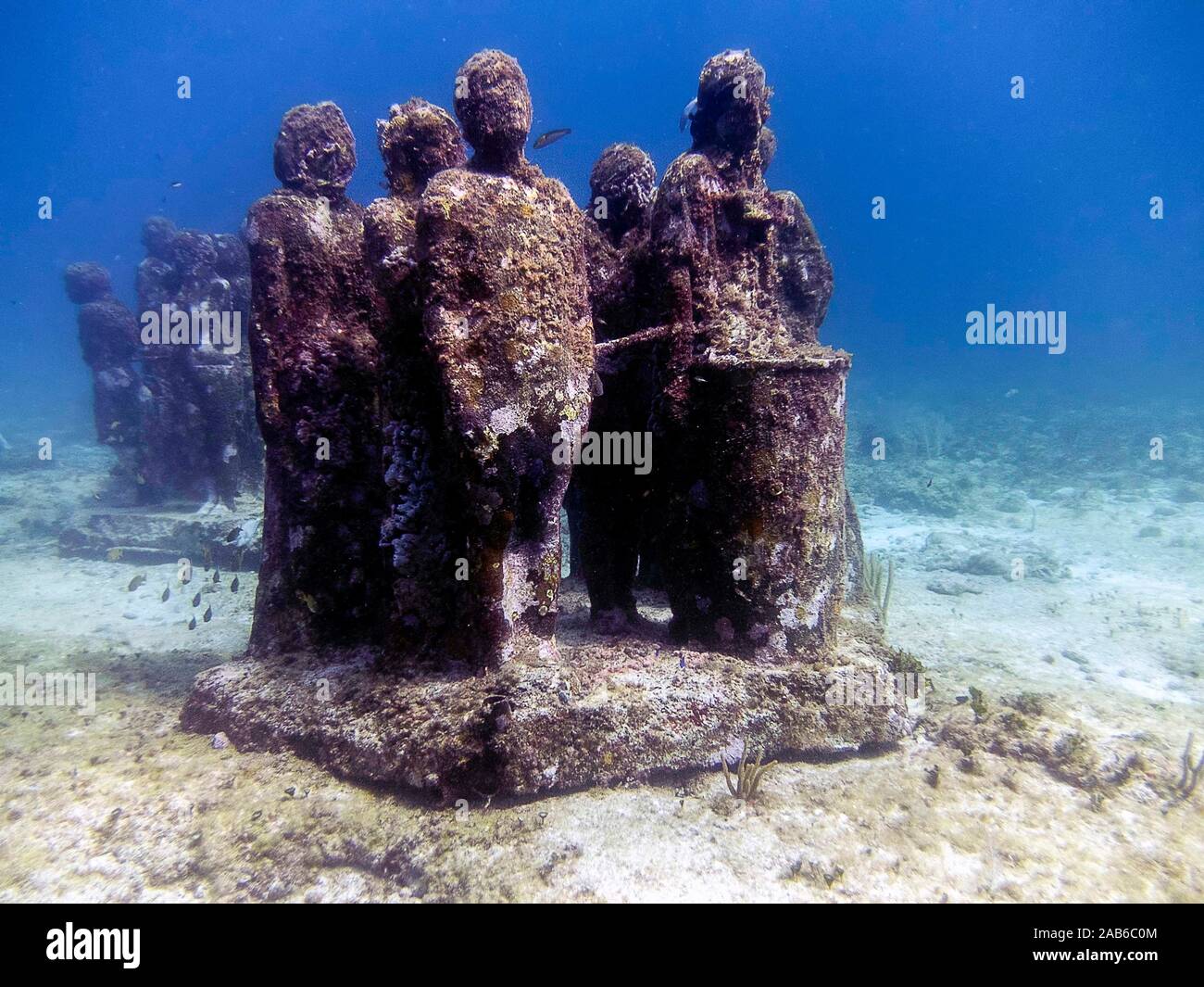 Statue mexico underwater hi-res stock photography and images - Alamy