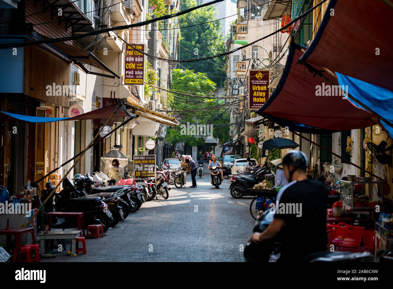 Backstreet road hi-res stock photography and images - Alamy
