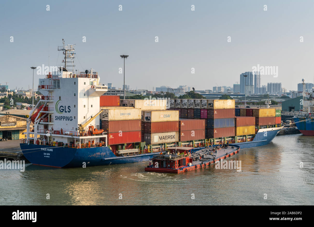 Maersk boxes hi-res stock photography and images - Alamy