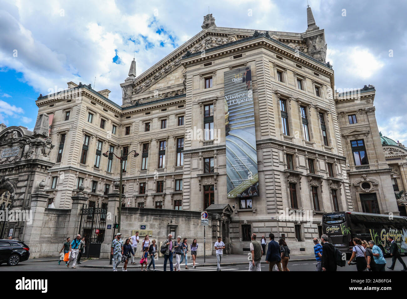 Opera house in paris hi-res stock photography and images - Alamy