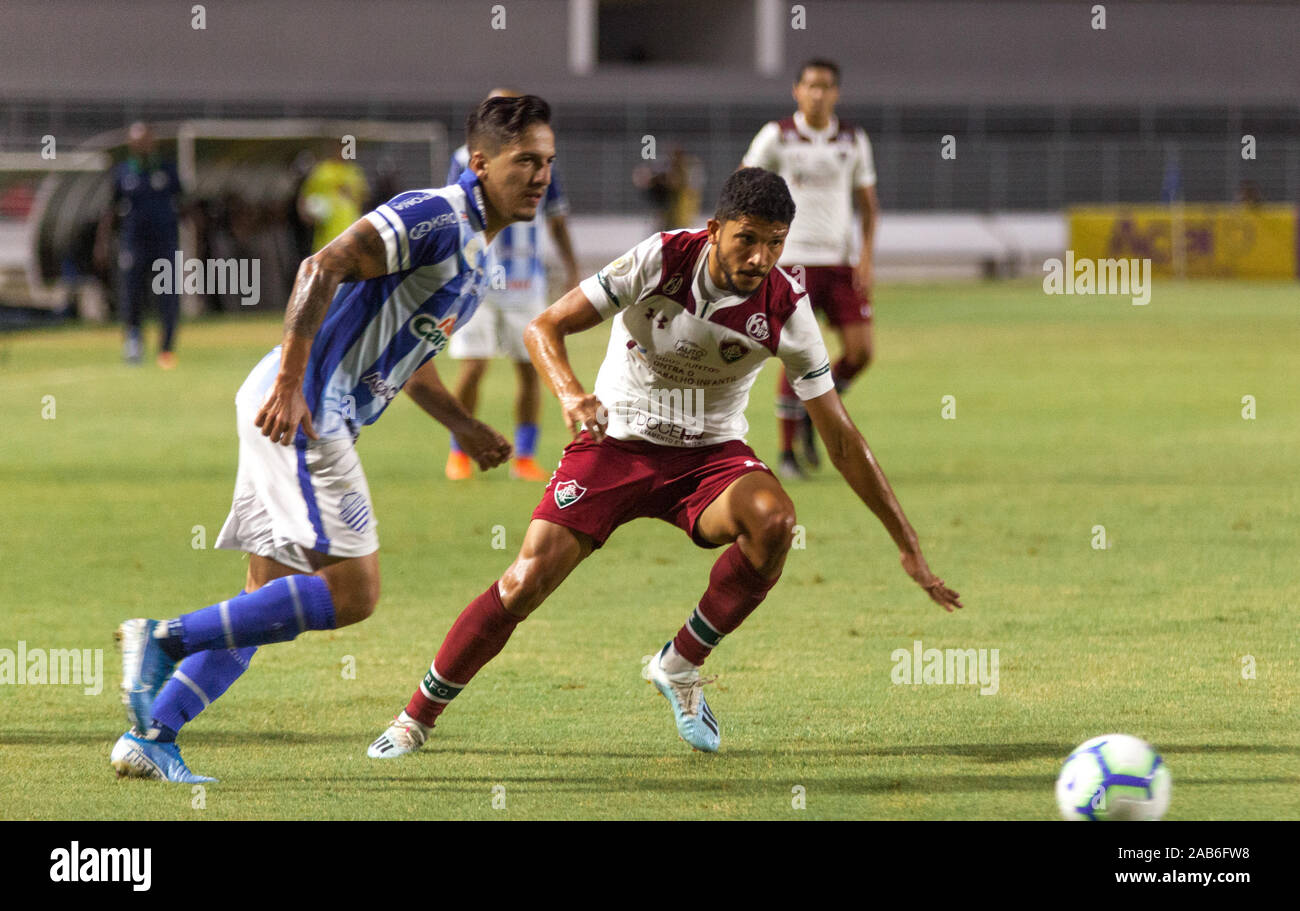 MACEI', AL - 25.11.2019: CSA X FLUMINENSE - Ball dispute held by the ...