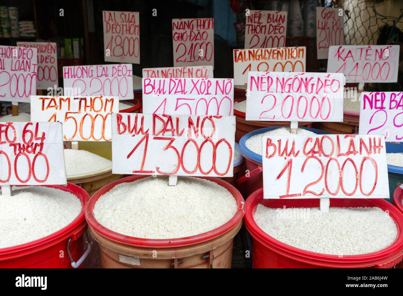 Vietnamese eating red hi-res stock photography and images - Alamy