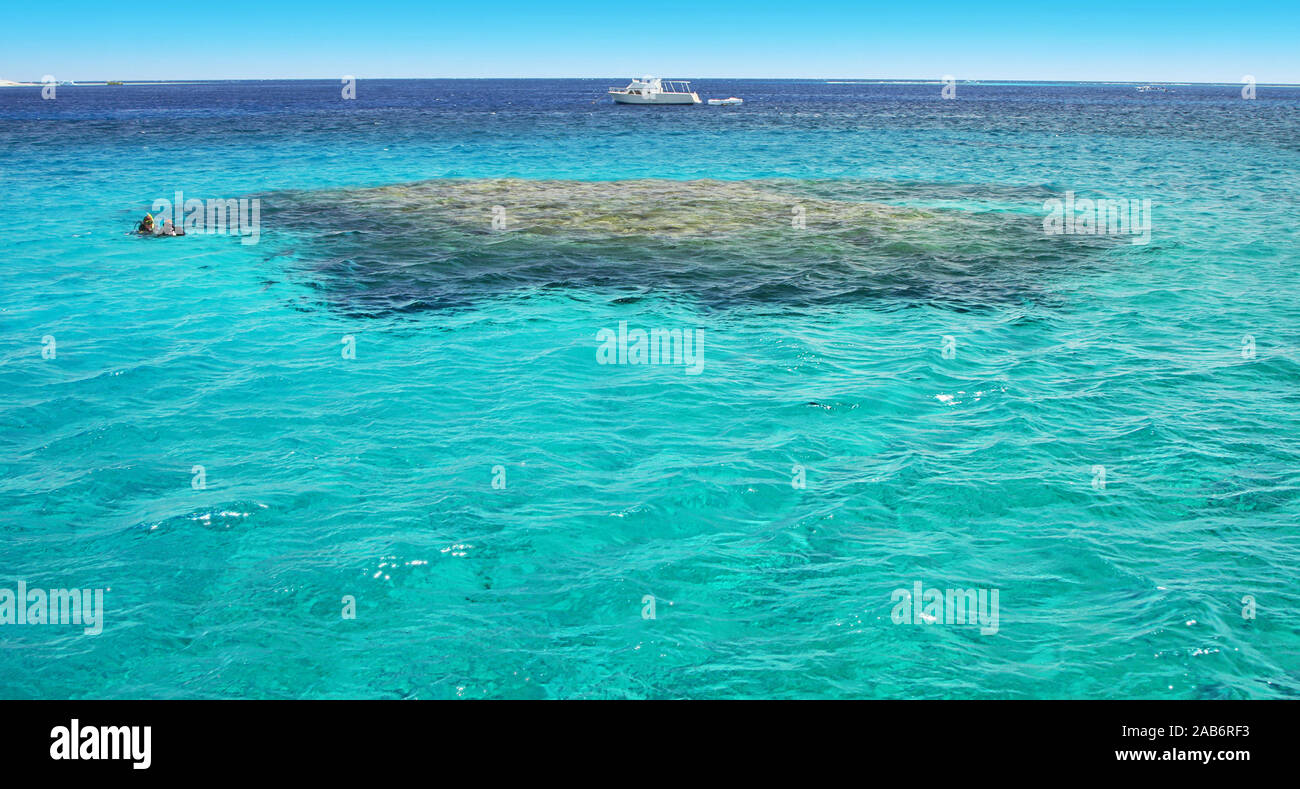 A photography of a turquoise ocean water riff Stock Photo - Alamy
