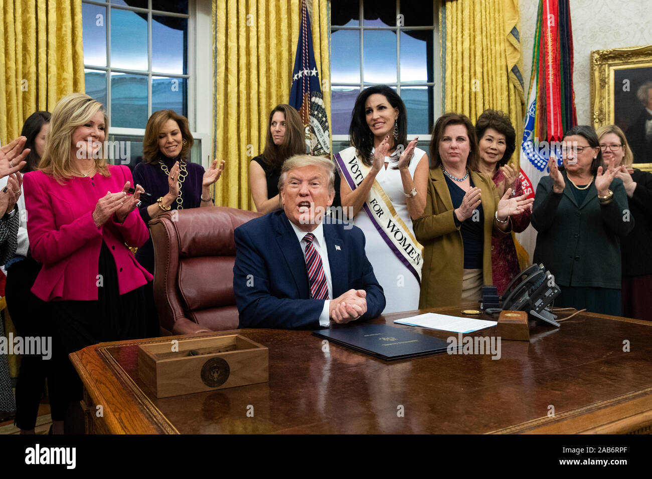 Donald trump bill signing ceremony hi-res stock photography and images ...