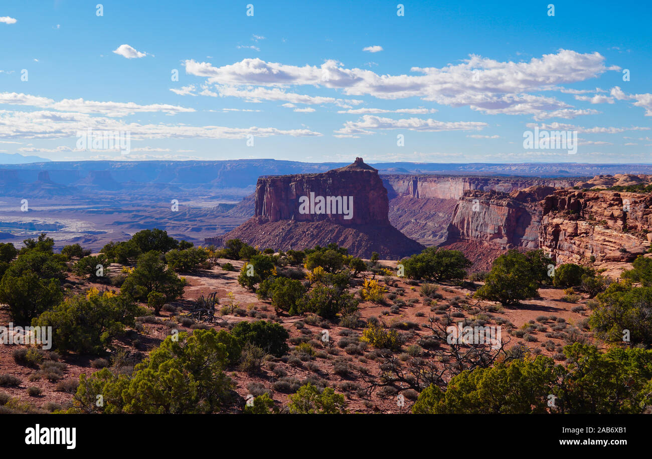 The dramatic and colorful beauty of Autumn in Canyonlands National Park ...