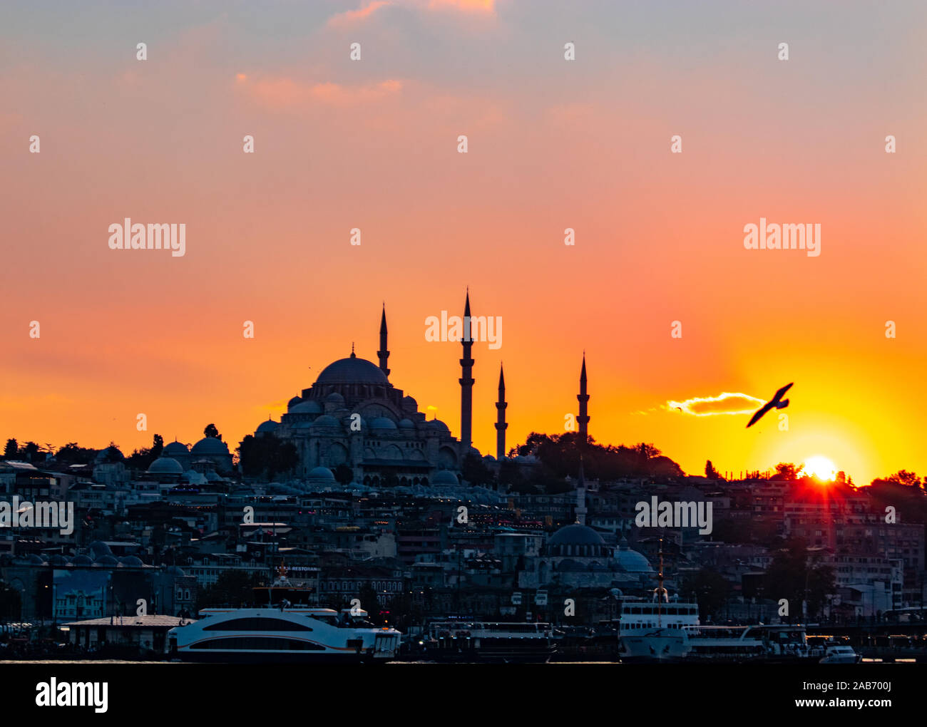 Sunset panorama of Istanbul at the golden hour, Sultan mosque visible ...