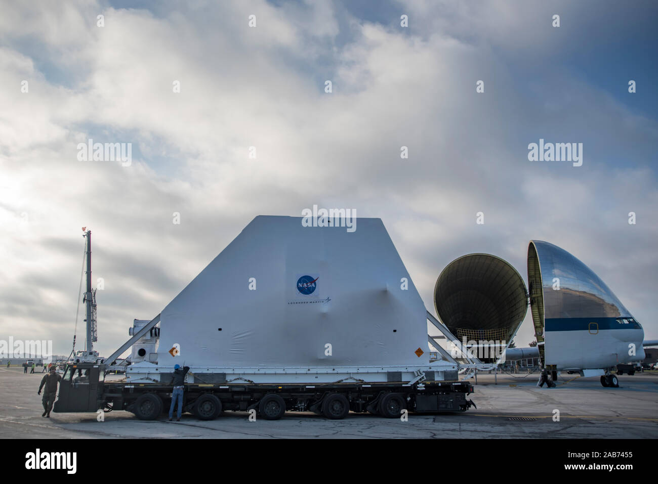 60k loader hi-res stock photography and images - Alamy