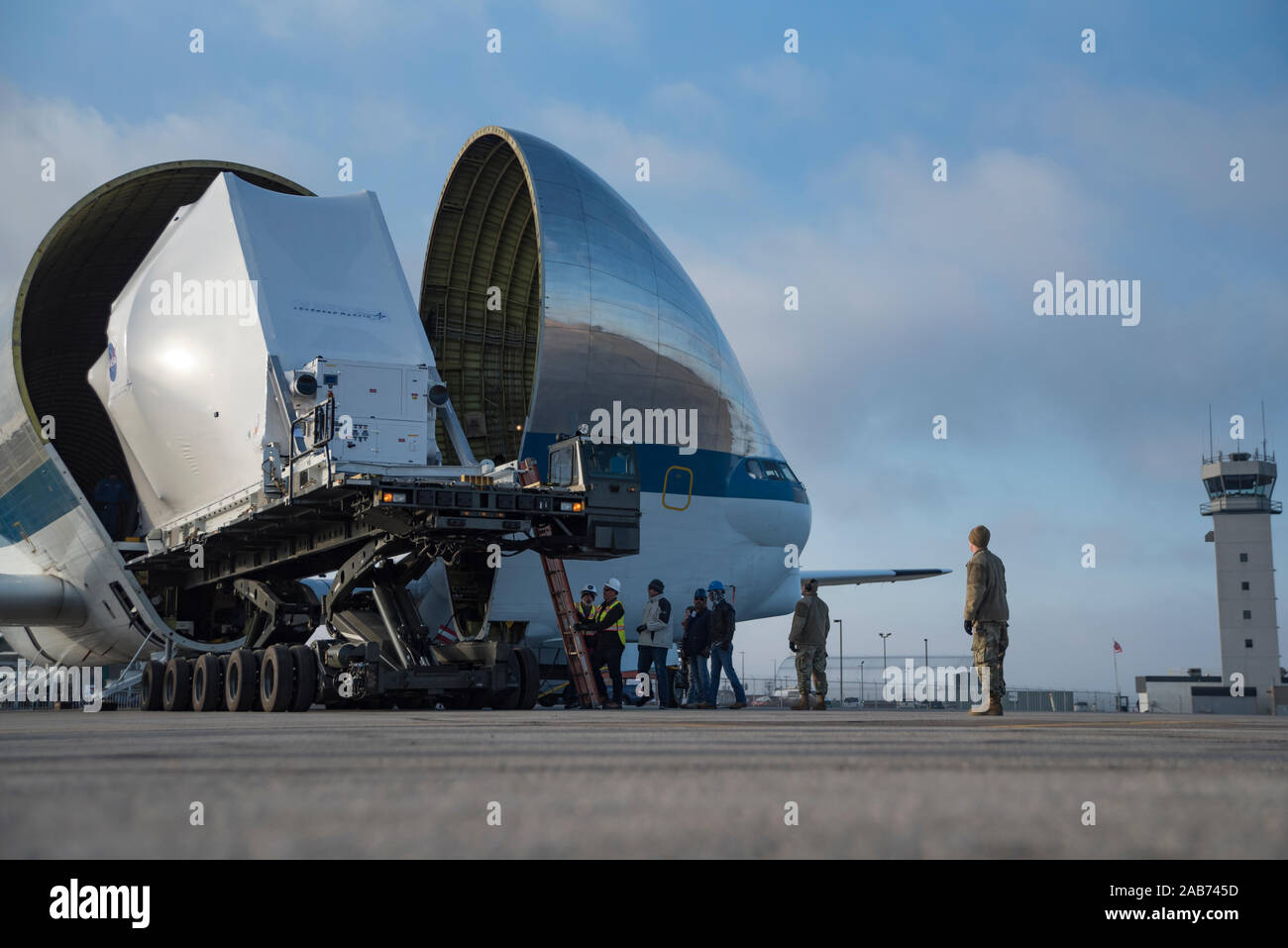 60k loader hi-res stock photography and images - Alamy