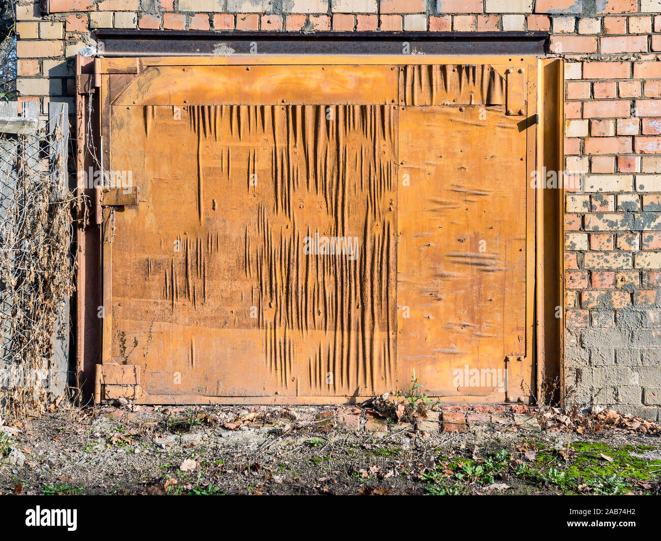 Weathered plywood hi-res stock photography and images - Alamy