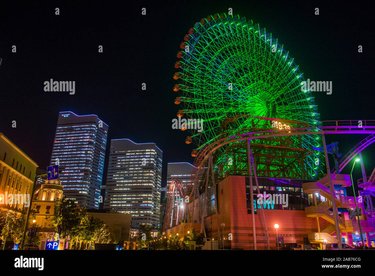 Yokohama cosmo world tokyo hi-res stock photography and images - Alamy