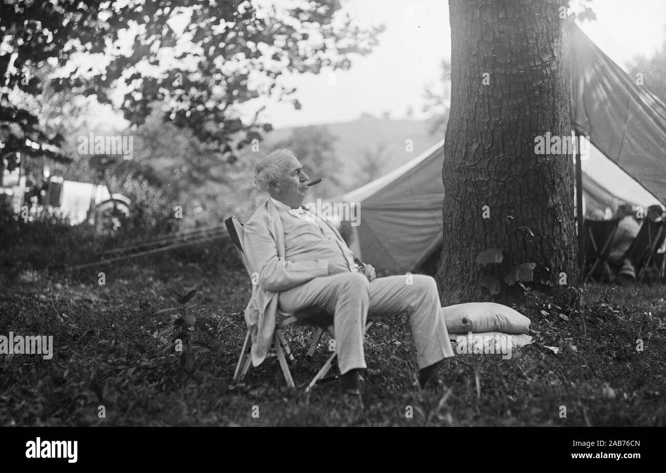 Vintage camp image Black and White Stock Photos & Images - Alamy