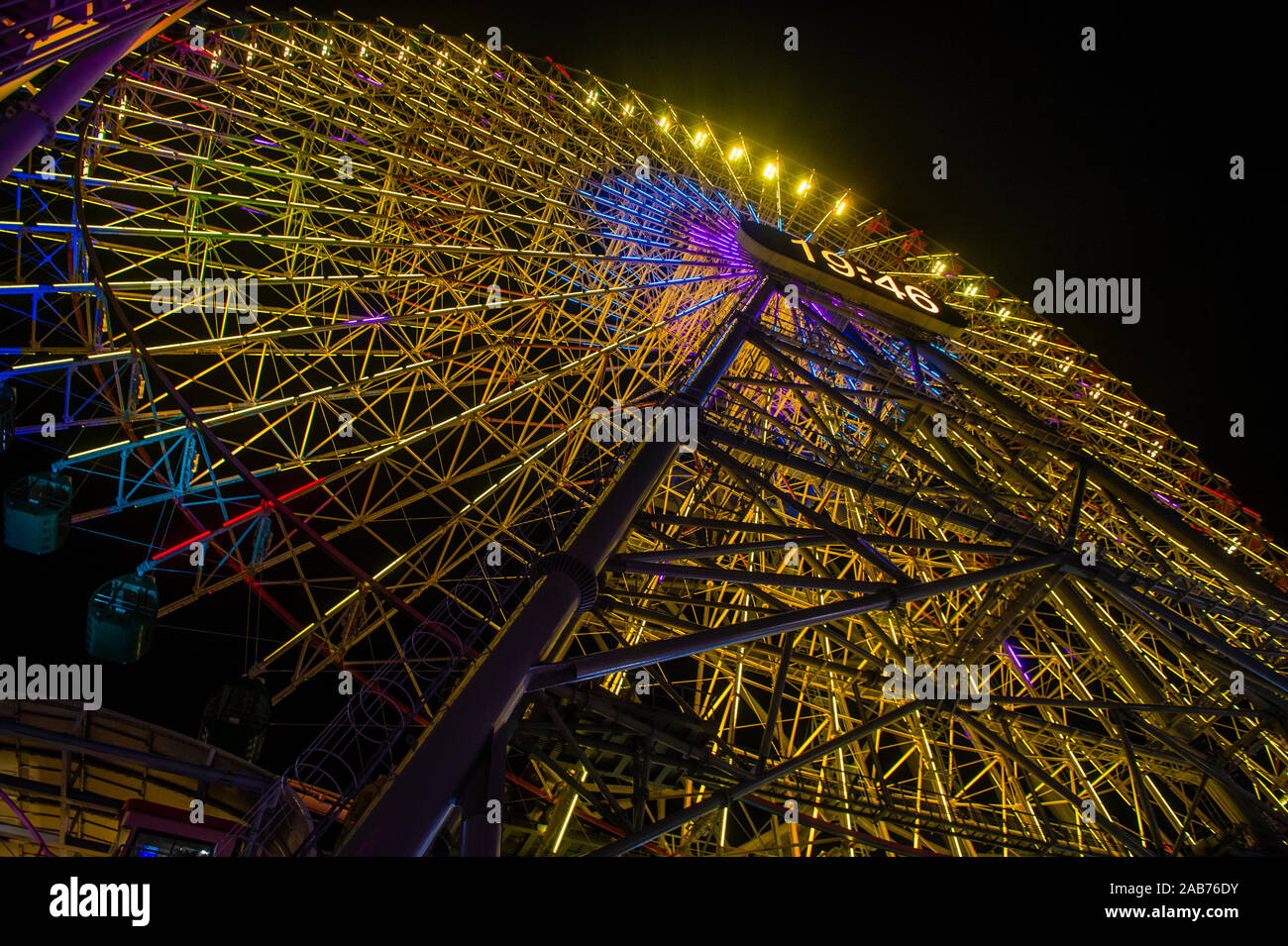 The Cosmo Clock 21 in Yokohama Japan Stock Photo - Alamy