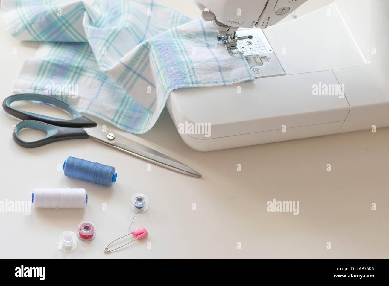 Sewing machine needle red hi-res stock photography and images - Alamy