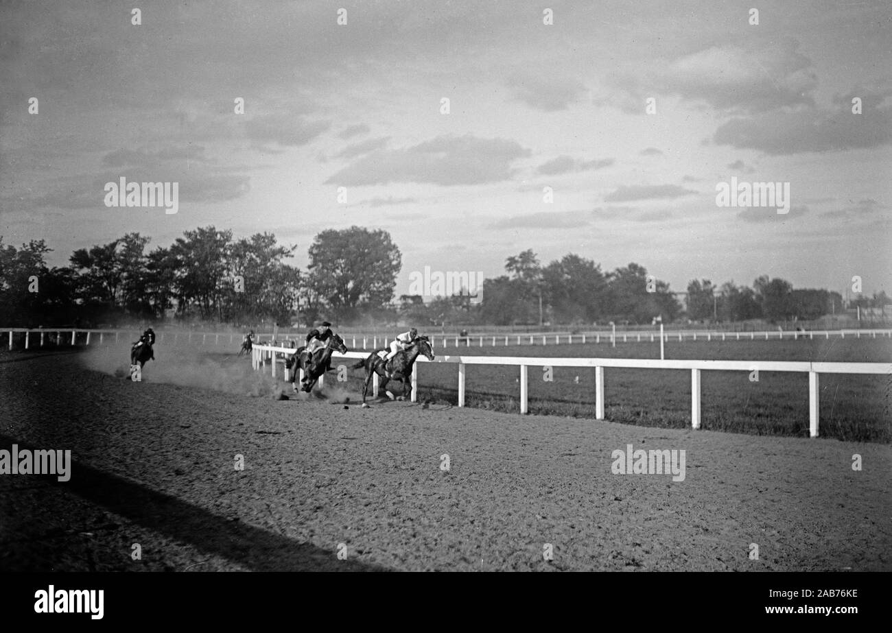 Early 1900s horse race ca. 1915-1923 Stock Photo - Alamy