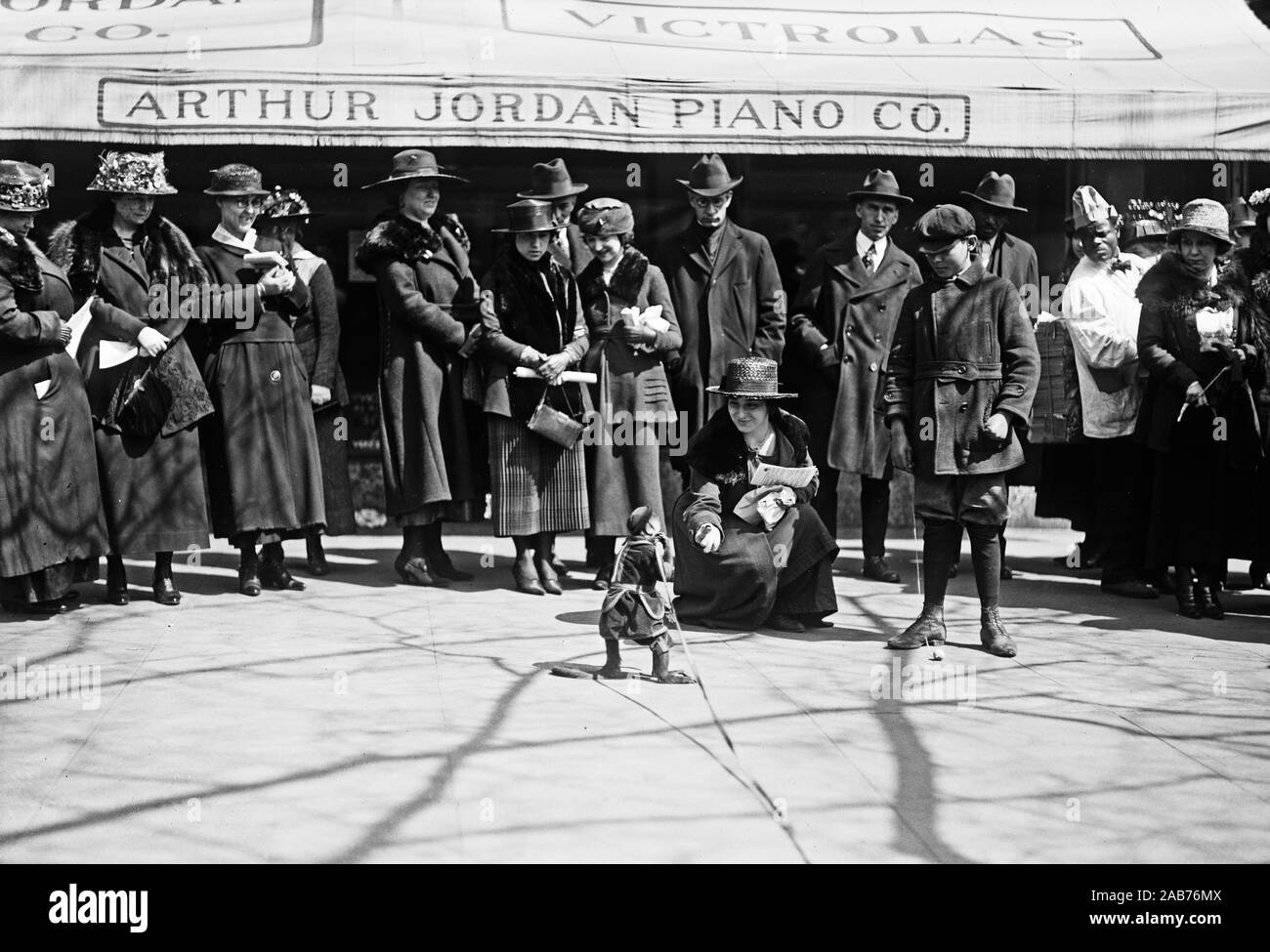 Historical organ grinder hi-res stock photography and images - Alamy