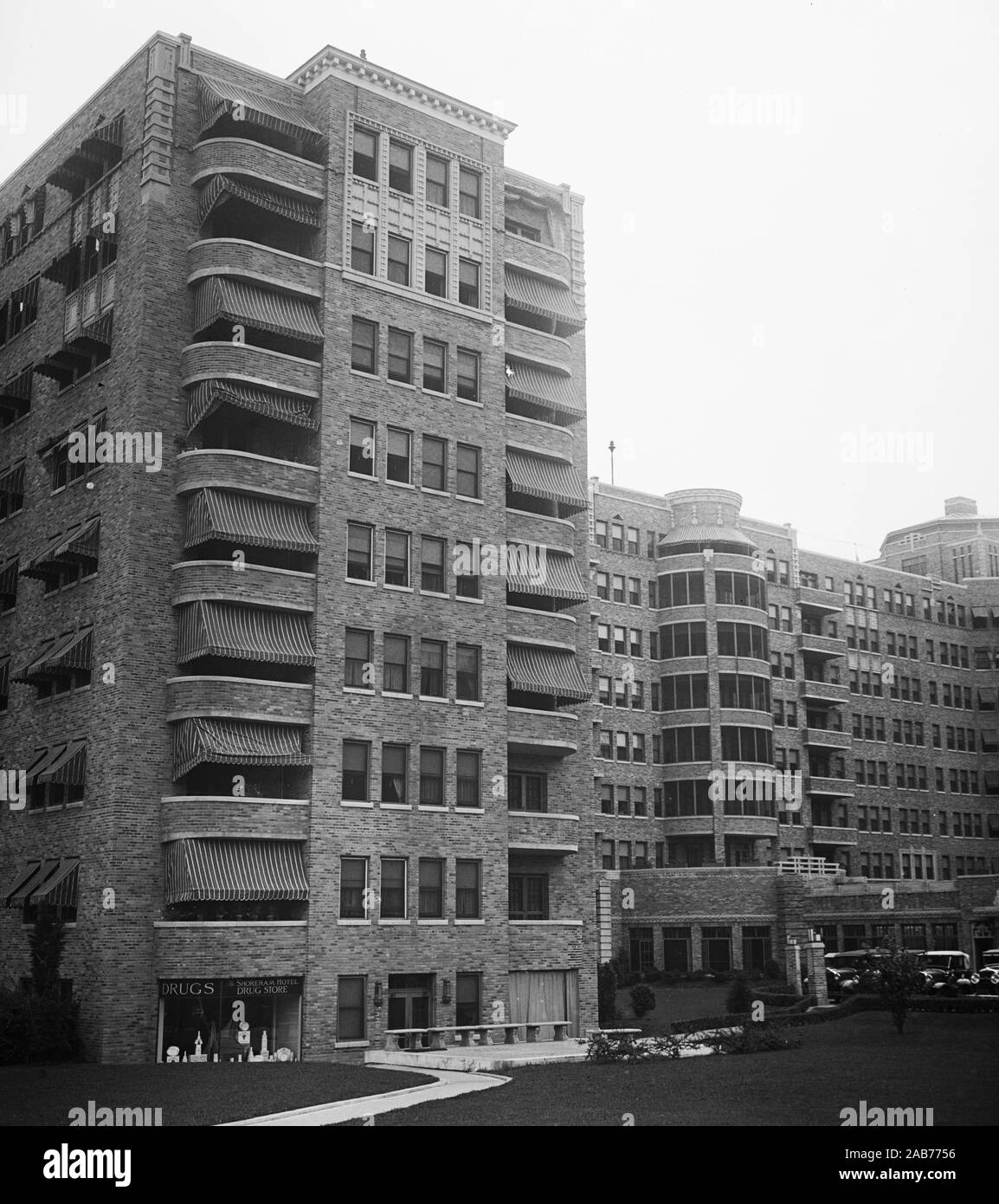 1930s Apartment building (possibly in Washington D.C.) ca. 1932 or 1933 ...