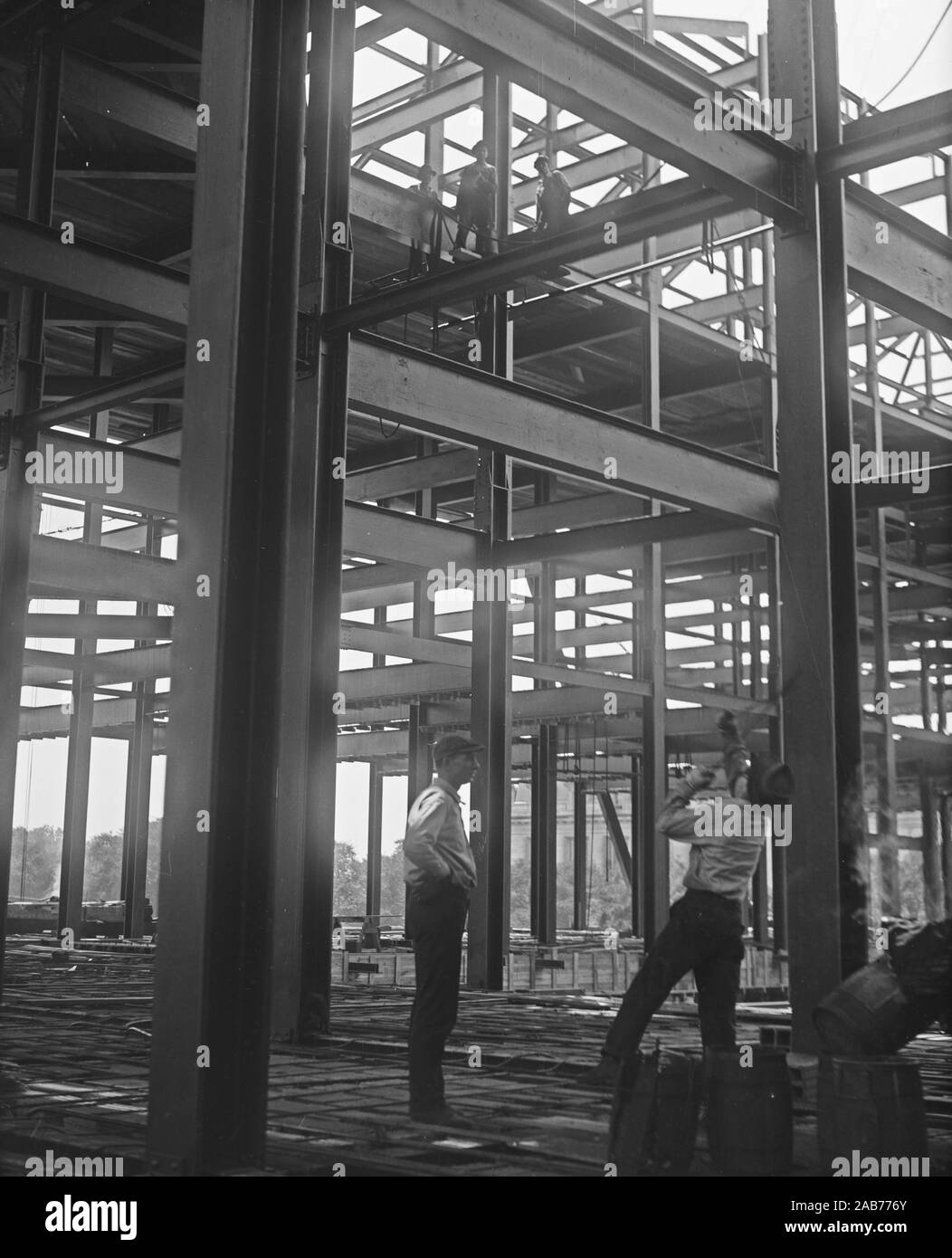 Office building construction 1920s hi-res stock photography and images ...