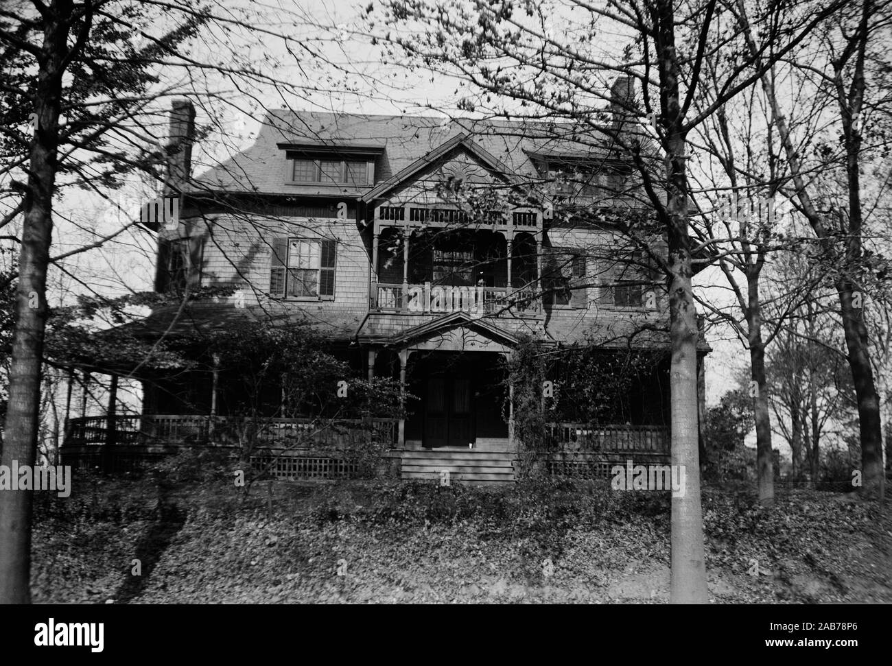 Old vintage 1900s house Black and White Stock Photos & Images - Alamy