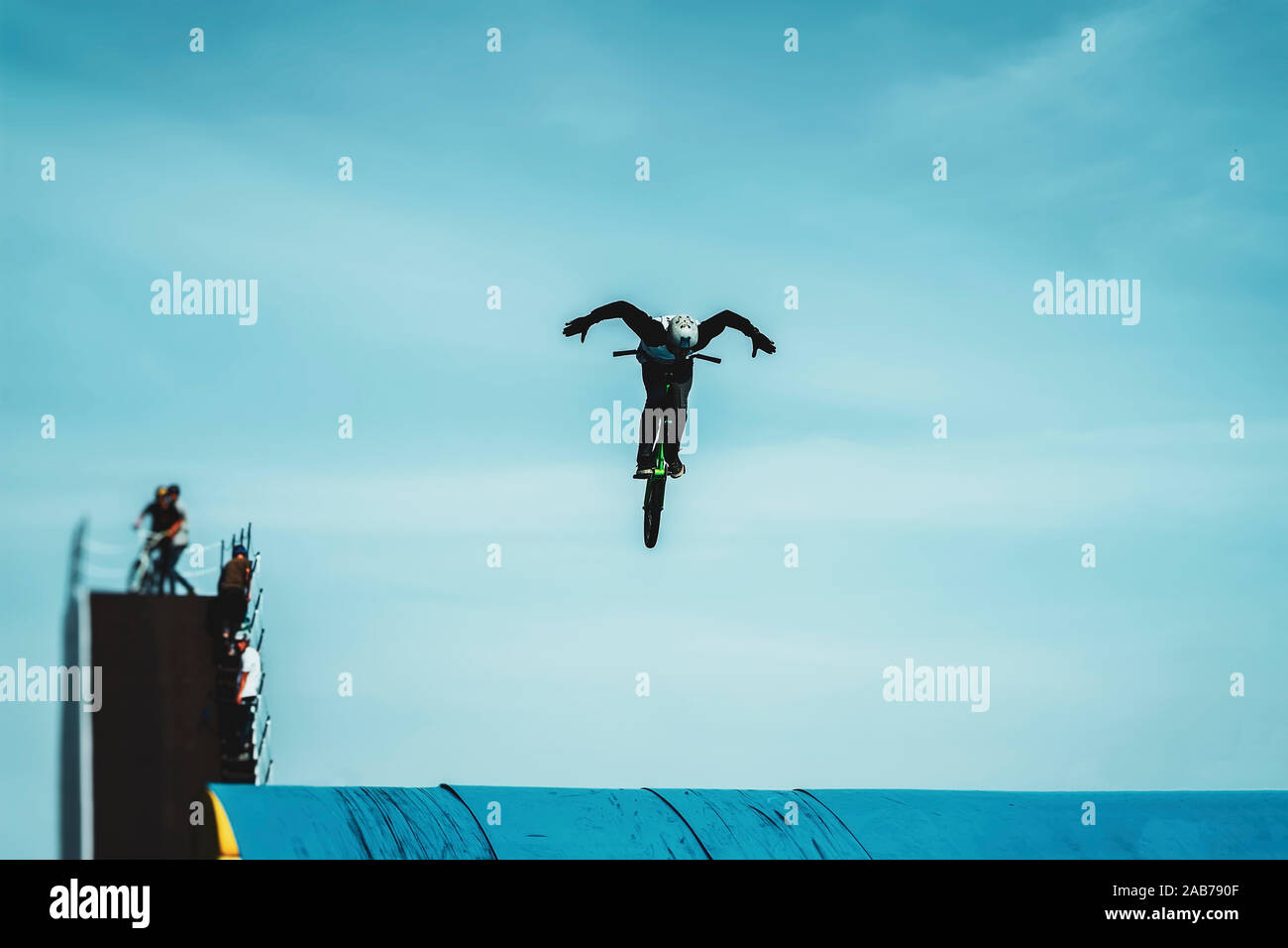 Man performing stunt bmx bike hi-res stock photography and images - Alamy