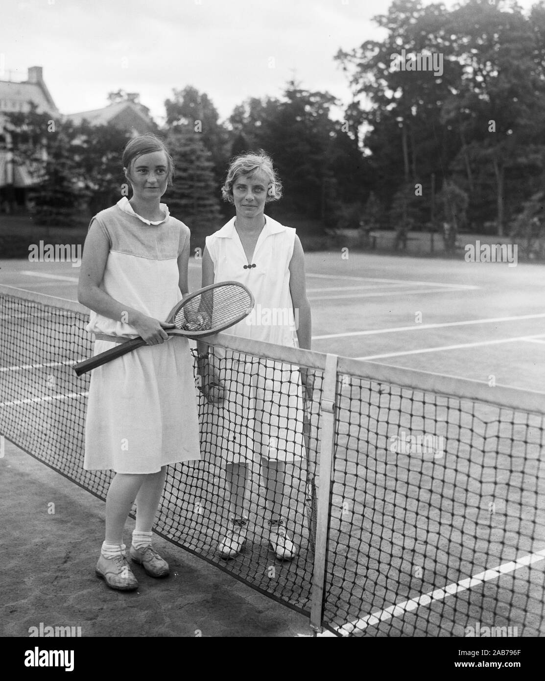 1920s female tennis players Black and White Stock Photos & Images - Alamy