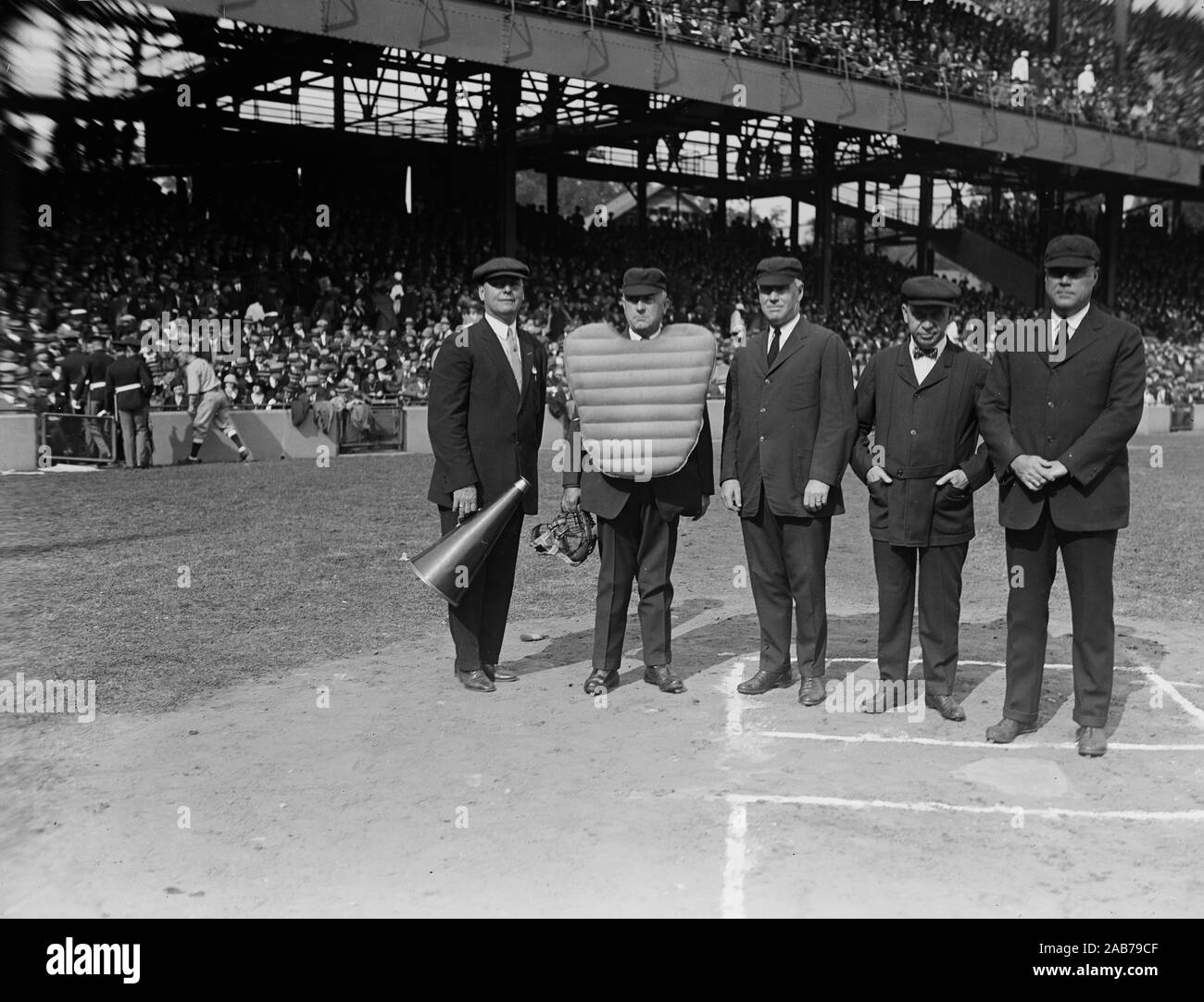 1920s umpire crew hi-res stock photography and images - Alamy