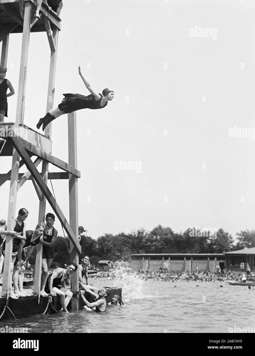 People diving into tidal pool hi-res stock photography and images - Alamy