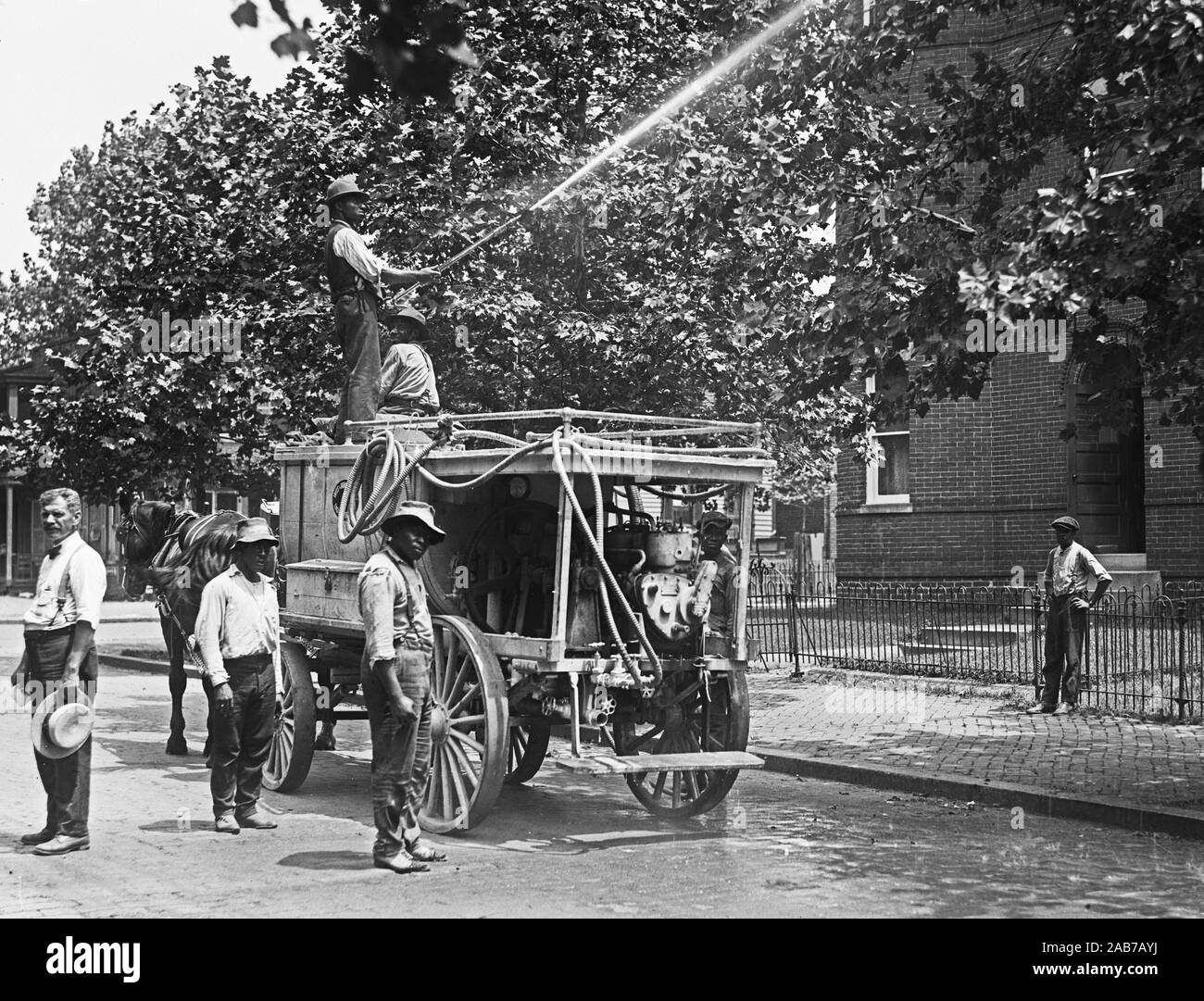 Early 1900s fire truck hi-res stock photography and images - Alamy