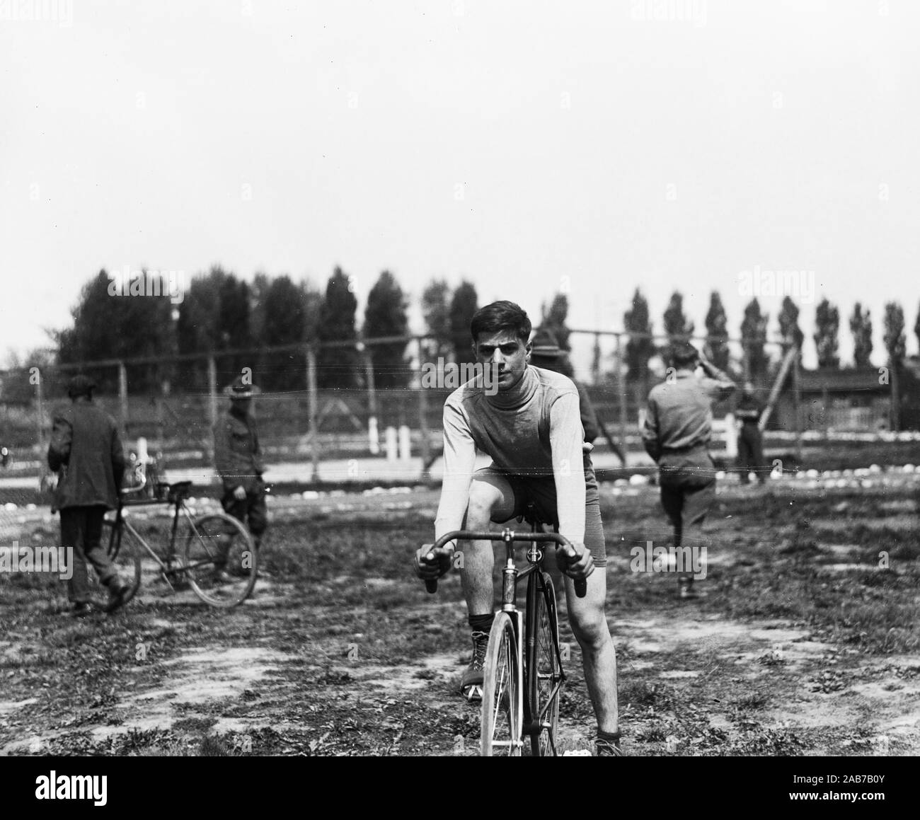 1915 bicycle hi-res stock photography and images - Alamy