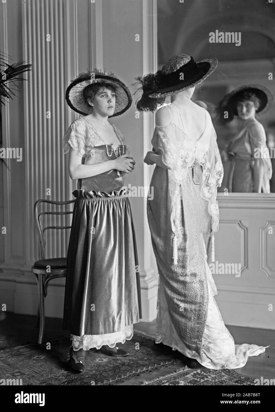 Fashionable models Black and White Stock Photos & Images - Alamy