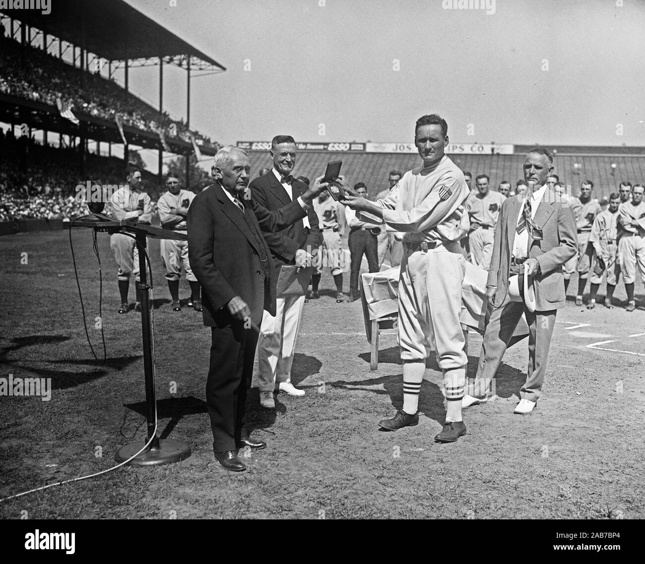 Early 1900s baseball player hi-res stock photography and images - Alamy