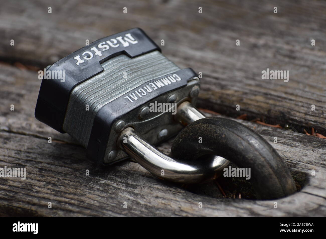 old lock and chain Stock Photo - Alamy