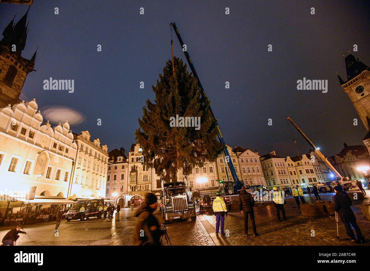 Prague, Czech Republic. 26th Nov, 2019. Specialists install Prague ...