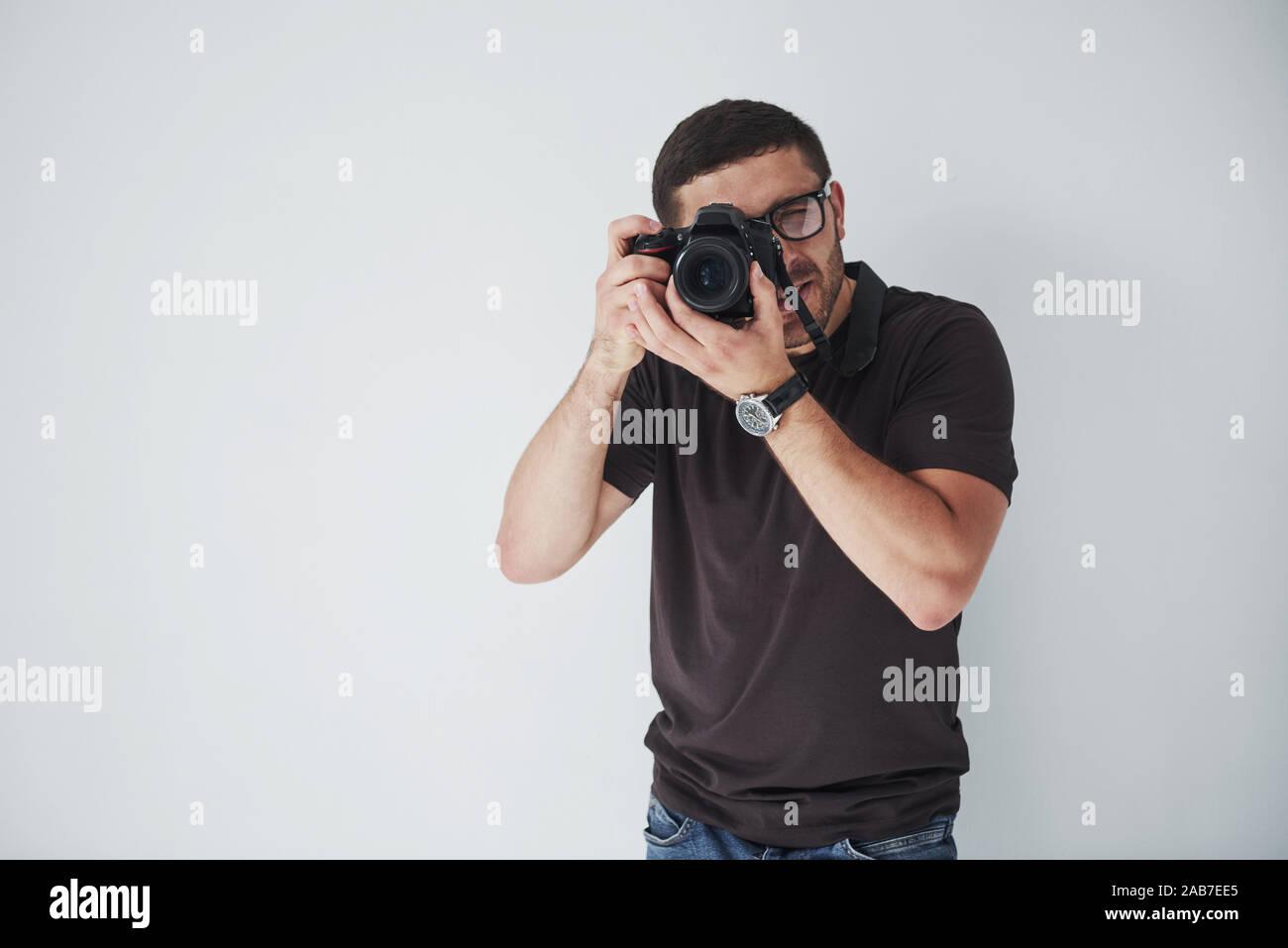 Cameraman with camera in hands hi-res stock photography and images - Alamy