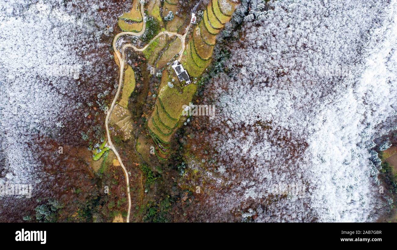 Daba mountain china hi-res stock photography and images - Alamy