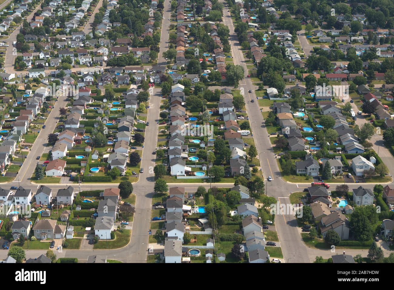 Suburb house in canada hi-res stock photography and images - Alamy