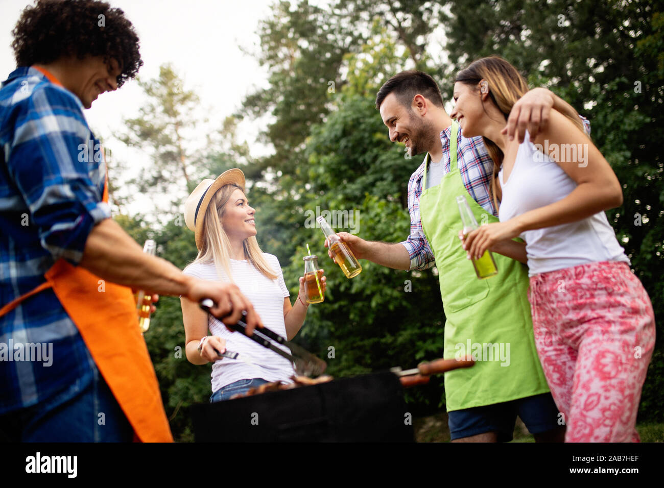 Outdoor grilling group hi-res stock photography and images - Alamy