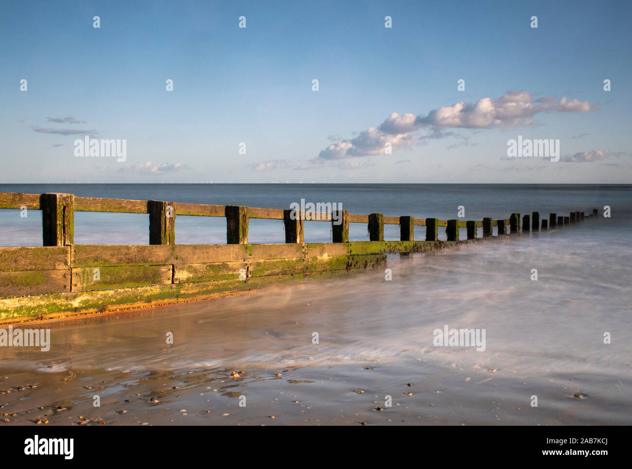 Beach scene late afternoon light hi-res stock photography and images ...