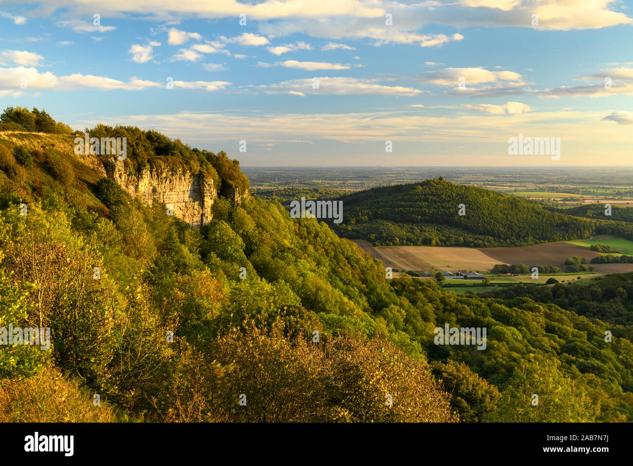 Beautiful scenic long-distance view (Whitestone Cliff, Hood Hill ...