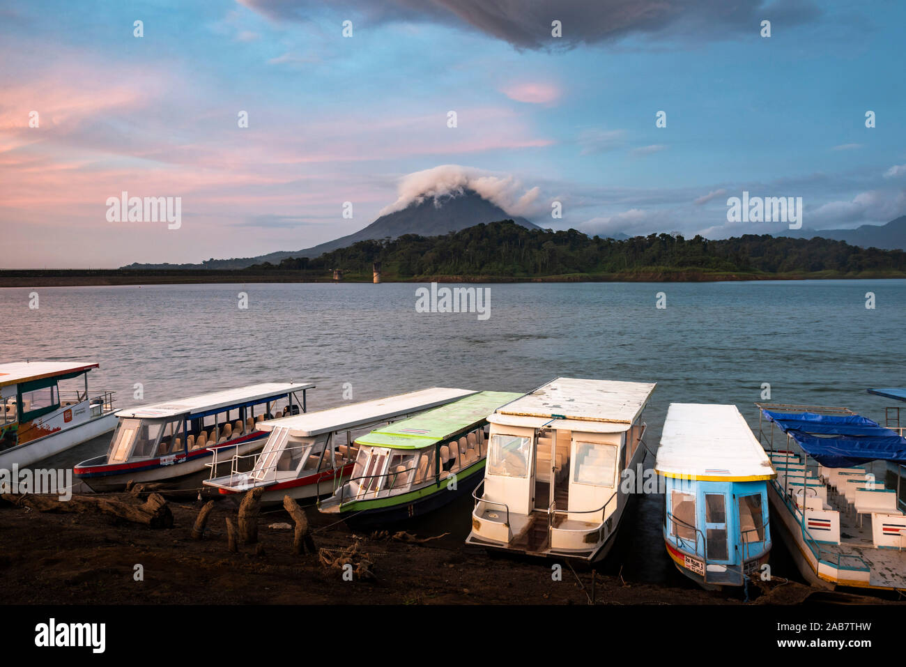 Sunset volcanoes hi-res stock photography and images - Alamy