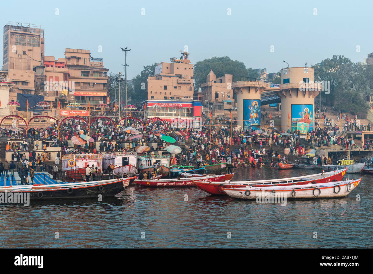 Dashashwamedh ghat varanasi india hi-res stock photography and images ...