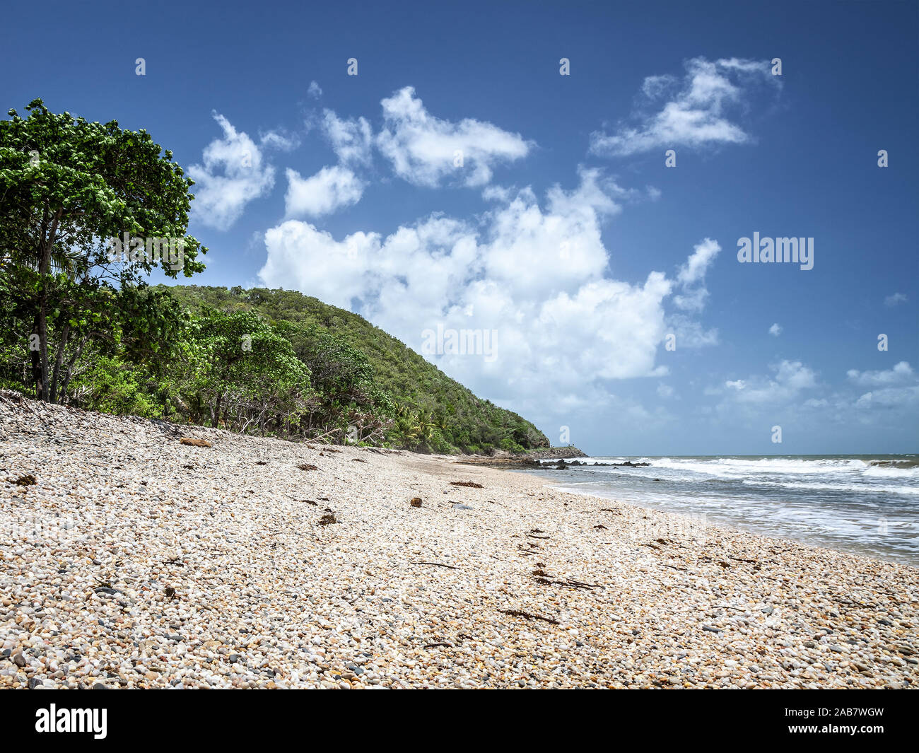 Ein wunderschoener Strand in Queensland, Australien Stock Photo - Alamy